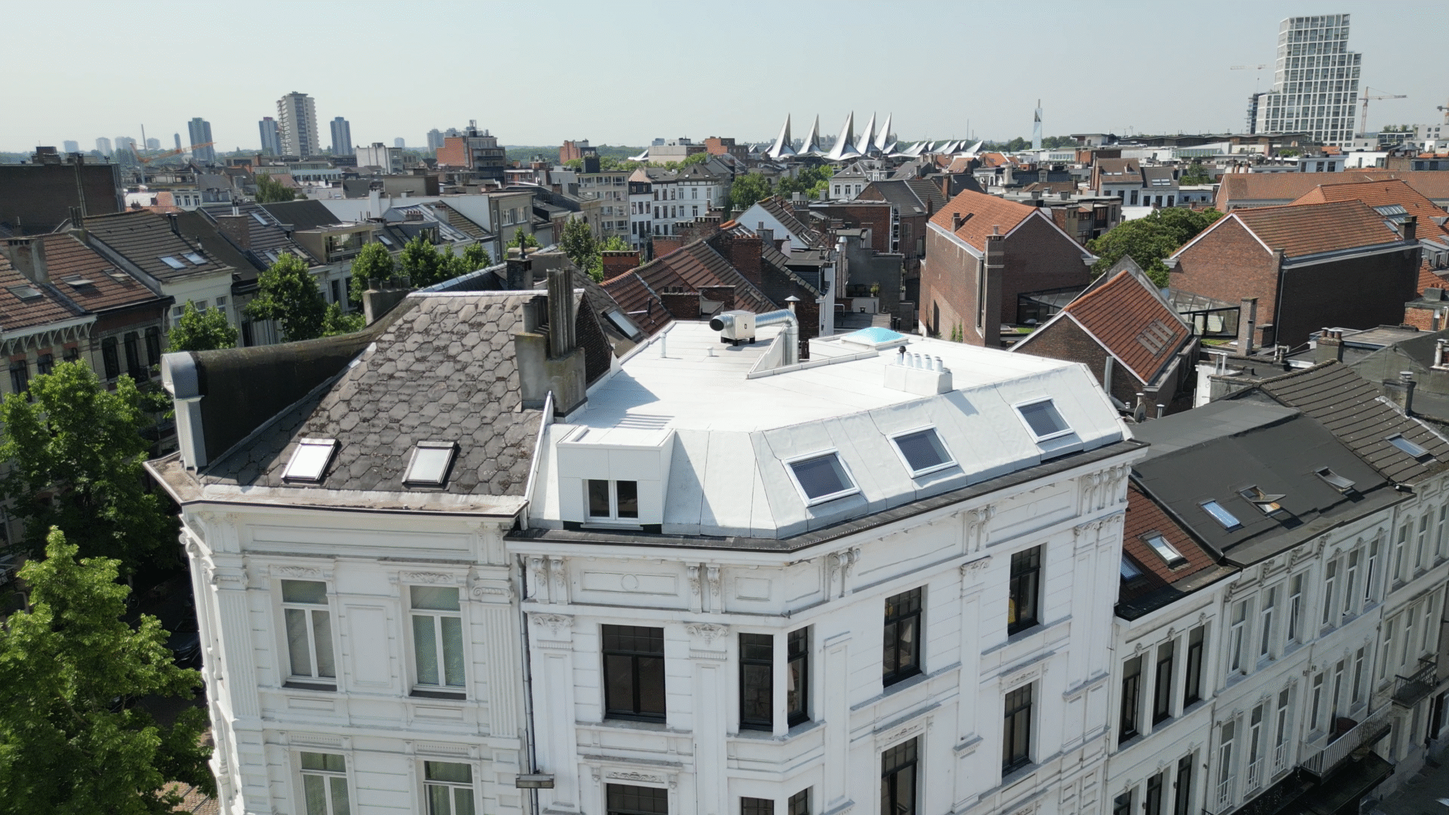Het Antwerpse Zuid houdt het koel, dankzij Roof Service Comany en IKO ...
